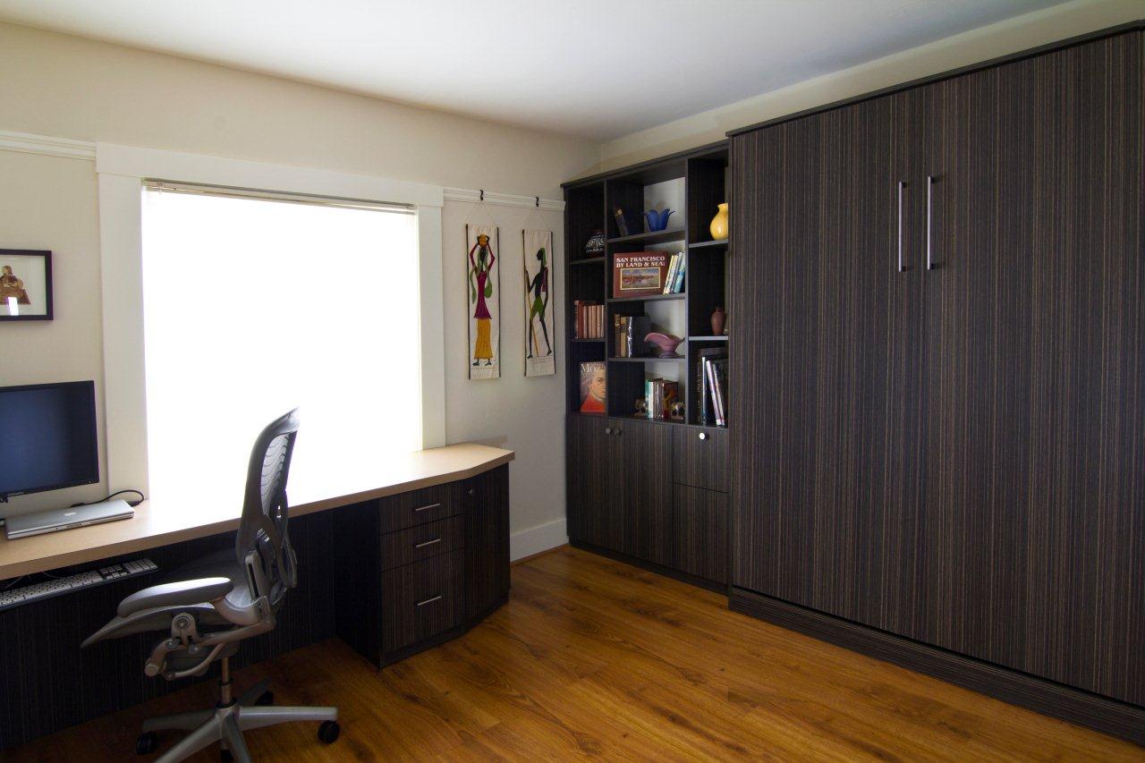 San Jose Book Lovers Combine Custom Home Libraries with Guest Rooms