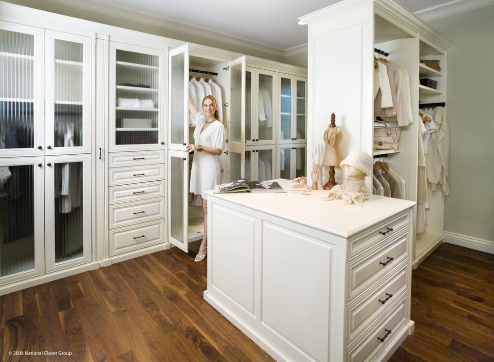 Custom Design Lets Your Blackhawk Walk-In Closet Double as a Dressing Room